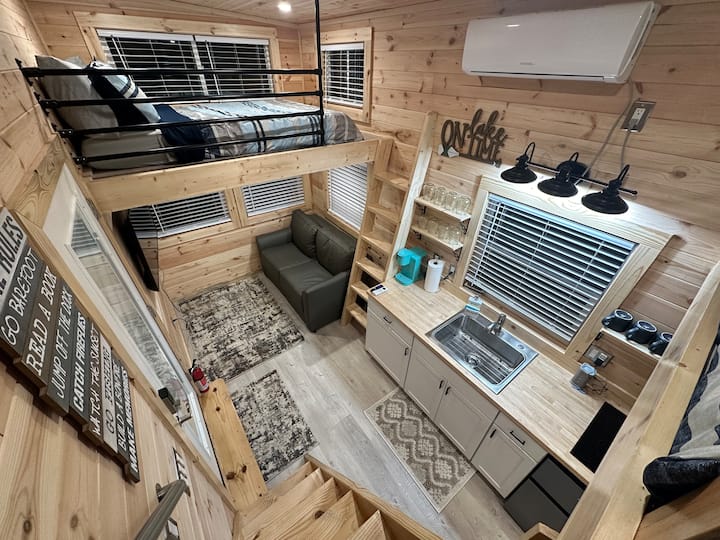 Lake Life Tiny House - 3 Kayaks - Pool - Waterfall - Douglas, GA