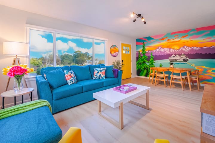 Orca Mural Retreat + Hot Tub - Port Angeles, WA