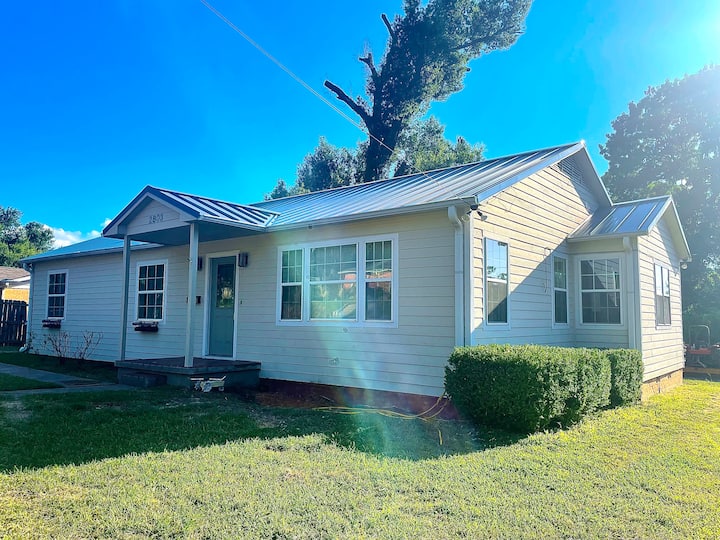 The Bateman House - Quiet Escape For Whole Family! - 泰勒