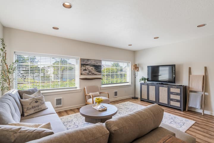 The Sand Dollar Beach House (2 Min Walk To Beach) - Rockaway Beach, OR