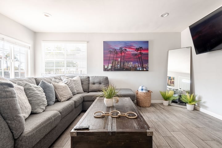 Fly In, Relax, & Enjoy: Gorgeous Airbnb By Lax - Hermosa Beach, CA