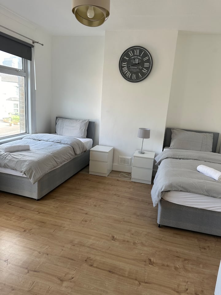 29minits To Airport And Central London - Enfield