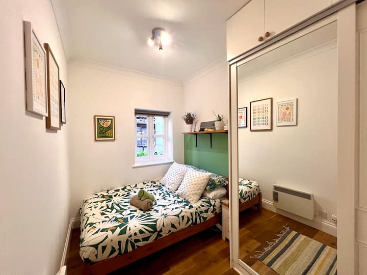 Modern & Cosy Hideaway For Authenticity Seekers - Whitehall