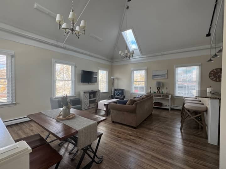 Downtown Newport/2 Bedroom W/ Parking/newport Loft - Newport, RI