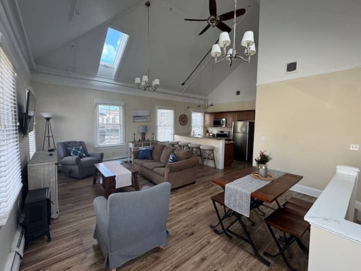 Downtown Newport/2 Bedroom W/ Parking/newport Loft - Newport, RI