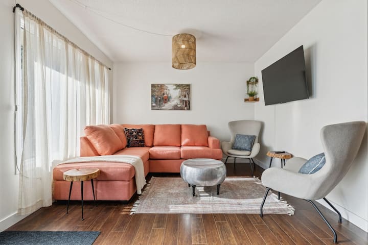 Inner City Home/sait/ Foothills Hosp/ Free Parking - Alberta