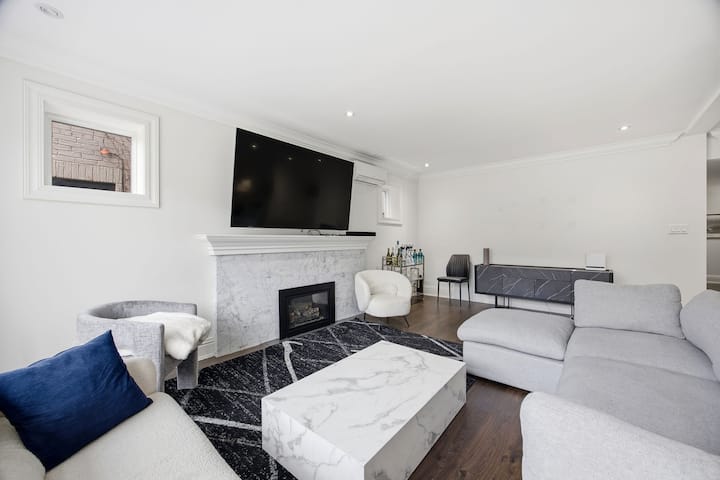 Luxury 4 Bedroom House In Forest Hill - Toronto, ON