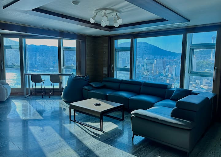 <특별 할인> 바다 앞 대교뷰 영도구 60평대 아파트 / 남포역 도보 3분 - Busan