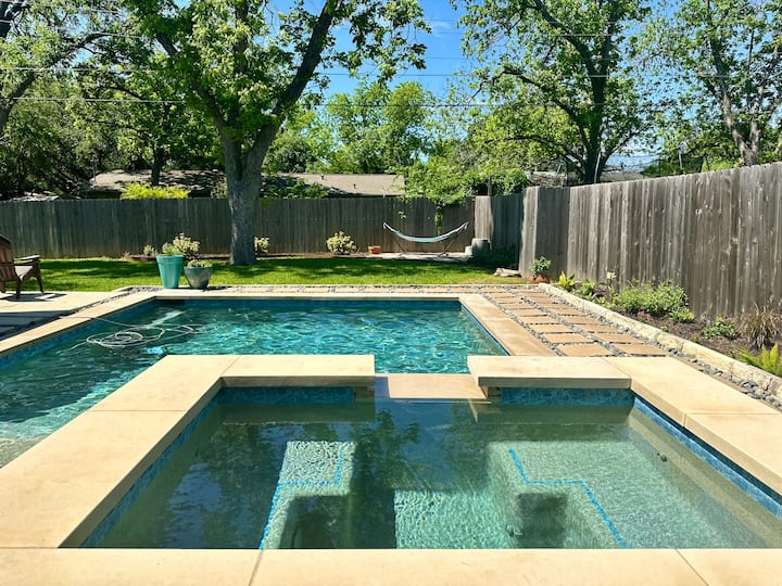 Backyard Oasis: Heated Pool & Spa + Private Office - Austin