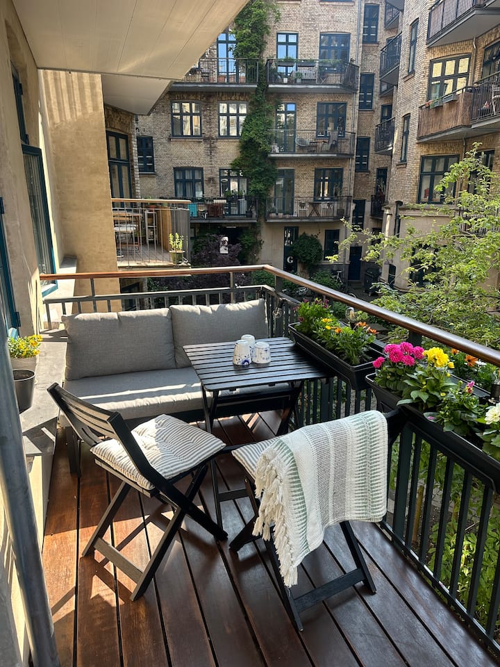 Cozy Vesterbro Apartment With Private Balcony - Köpenhamn
