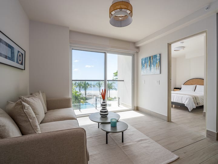 Beachfront Apartment W/ King Bed & Hotel Amenities - Panama