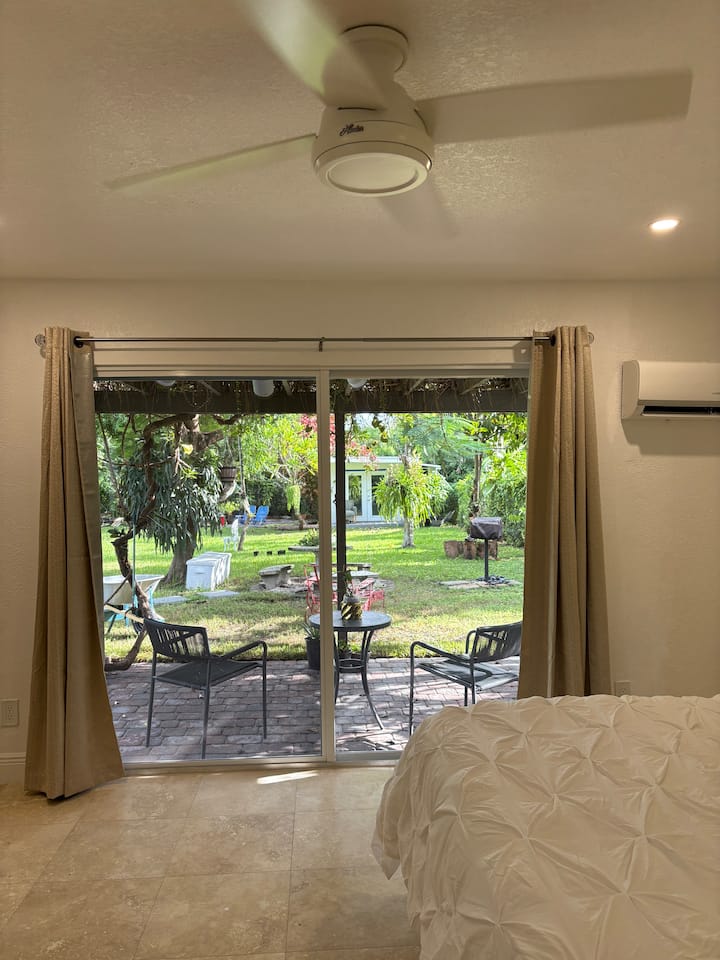 Private Studio/bath. Nice Location! - Miami Beach, FL