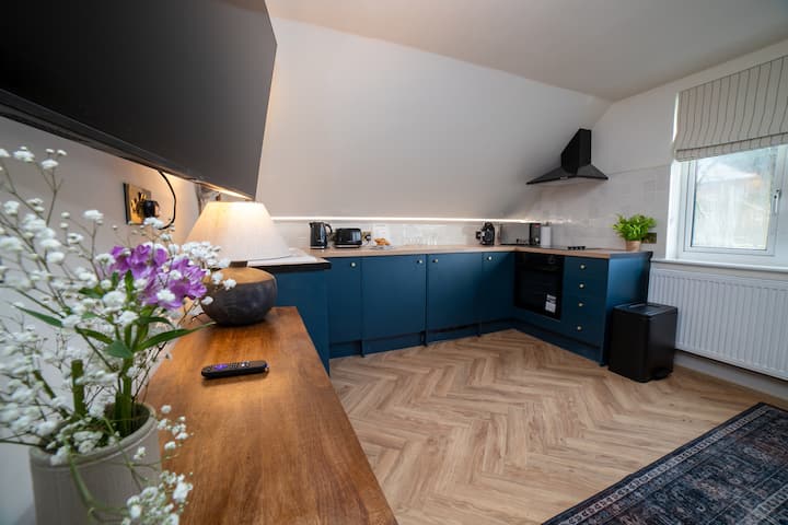 Modern Stylish Loft | Quiet Stay & Parking - United Kingdom