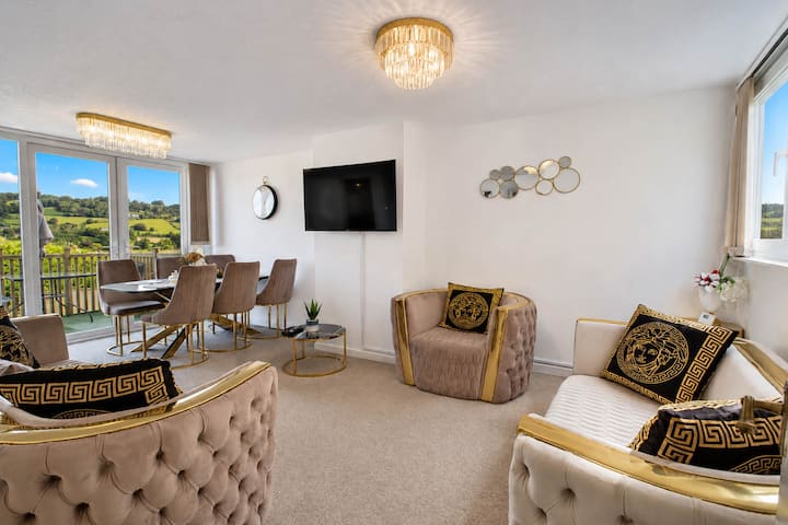 Stylish Barnstaple Home With Parking & Garden - Barnstaple