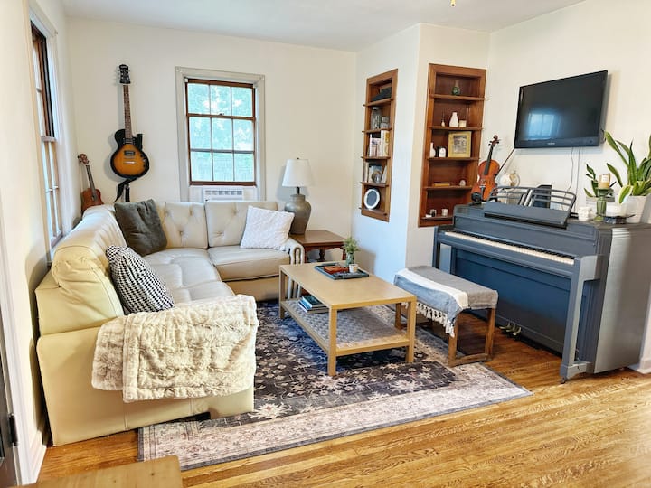 Checkers: Vintage + Modern Charm - Muncie, IN