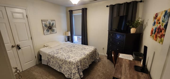 Private Room 2 In Raleigh - Raleigh, NC