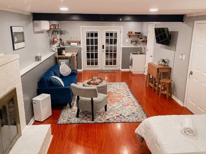 Mountain Retreat Couples Getaway W/ A View! - Asheville, NC