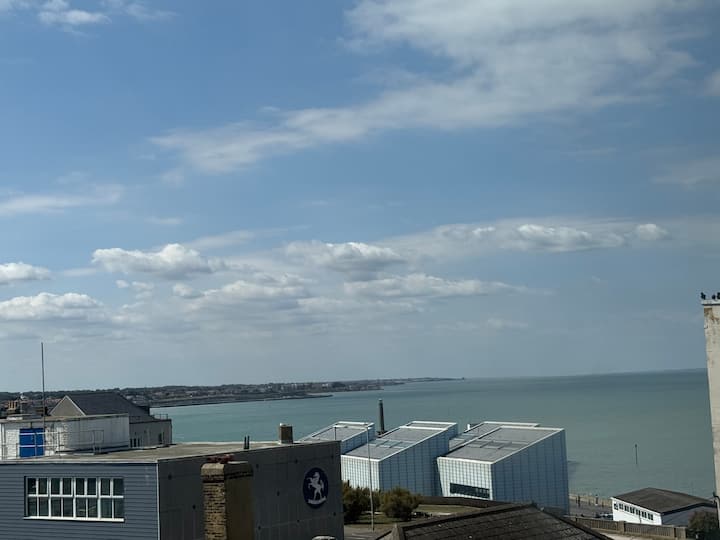 Glorious Sea Views In A Great Location - Broadstairs