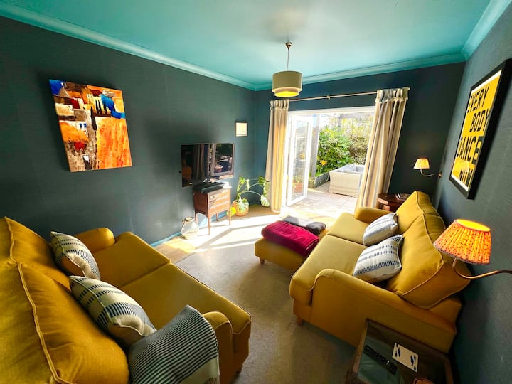3-bed House By The Sea W. Garden & Free Parking - Deal