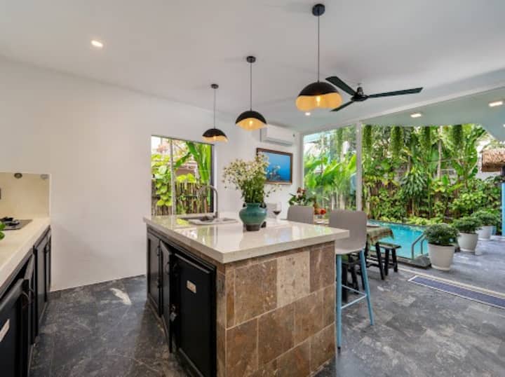 Beach Villa 5 Br, Family Retreat, Pool. - Hội An