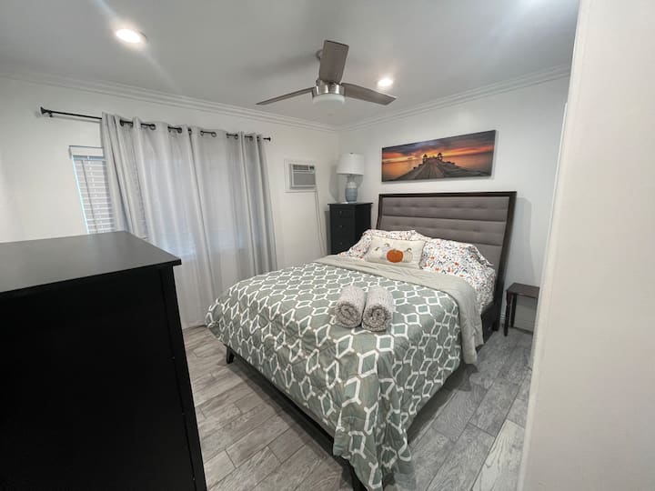 Happy Guesthouse 5miles To Disneyland - Fullerton, CA