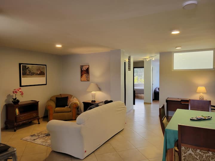 Spacious Apartment W/balcony, Rooftop Access - Cuenca