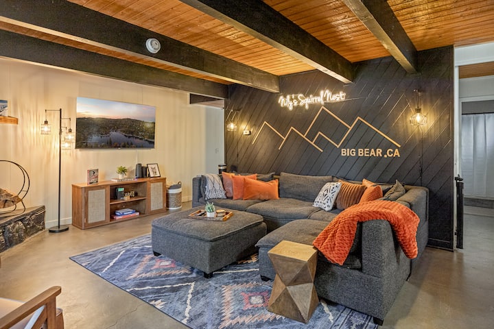 Gambrel Boho Cabin Vibes, Hot Tub & Firepit - Big Bear Lake, CA