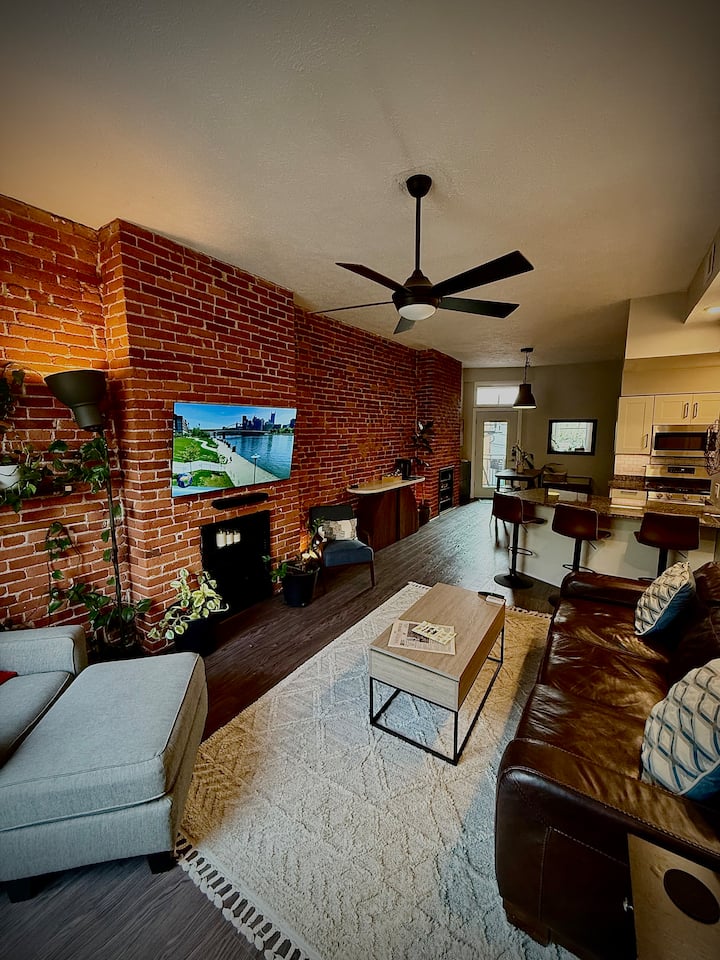 Clean, Cozy & Walkable Condo W/ Luxury Upgrades - Pittsburgh, PA