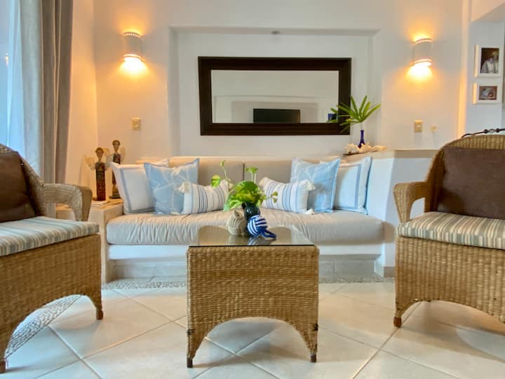 Modern Coastal/ Steps From La Ropa Beach /Pool - Zihuatanejo