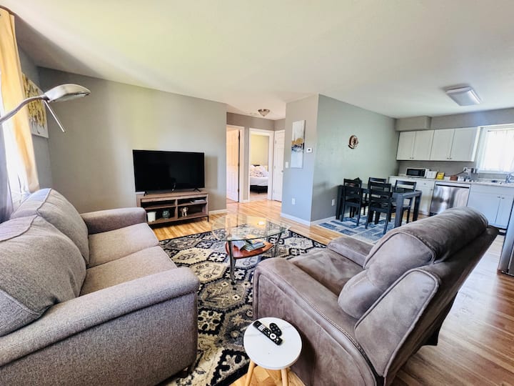 2 Br Apt Near Dimond Center - Anchorage, AK