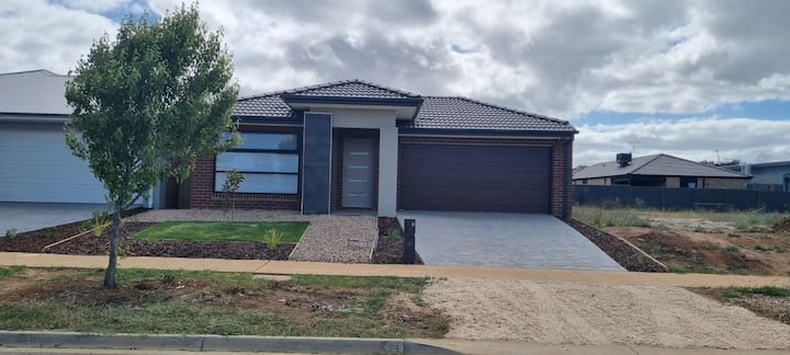 Relax & Unwind At St Leonards In A Brand New Home - Portarlington, Australia