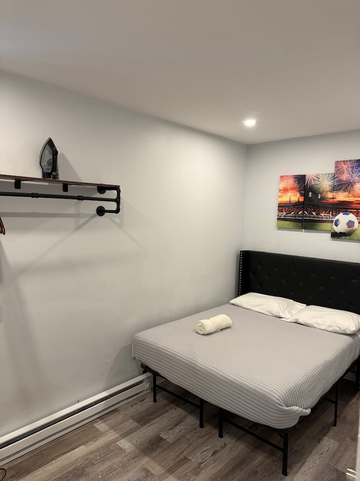 Two Bedrooms With Parking & Washer/dryer - Rotterdam