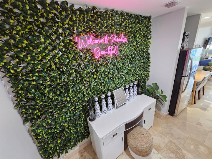 "Tradewinds" -Newly Renovated- Luxury Condo - Turks and Caicos Islands