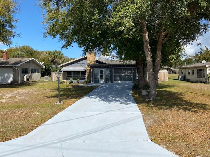 Cozy 3 Bedroom Home Less Than An Hour From Disney - Orange City, FL