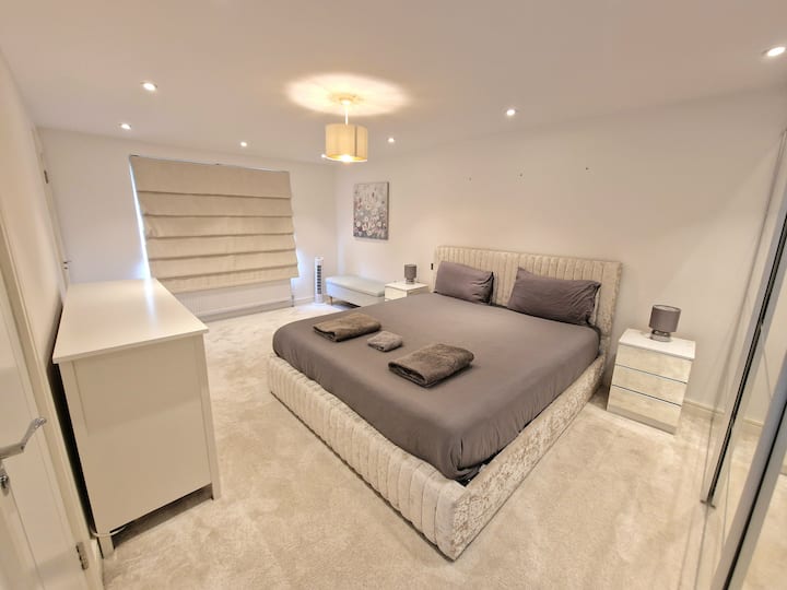 1 Bedroom Luxury Flat With Free Parking - London - エプソム