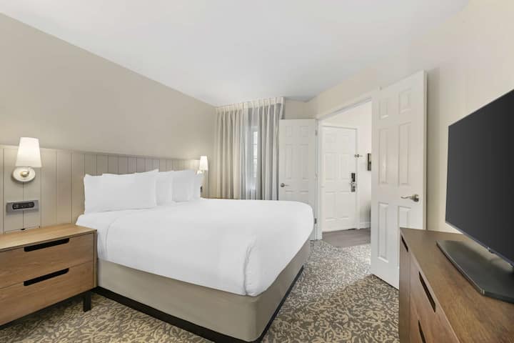 Rare Gem! 3 Comfortable Units, Free Breakfast - Reston, VA