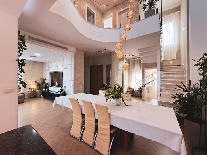 וילת אתרוג - וילה עם 5 חדרי שינה ובריכה - Israel