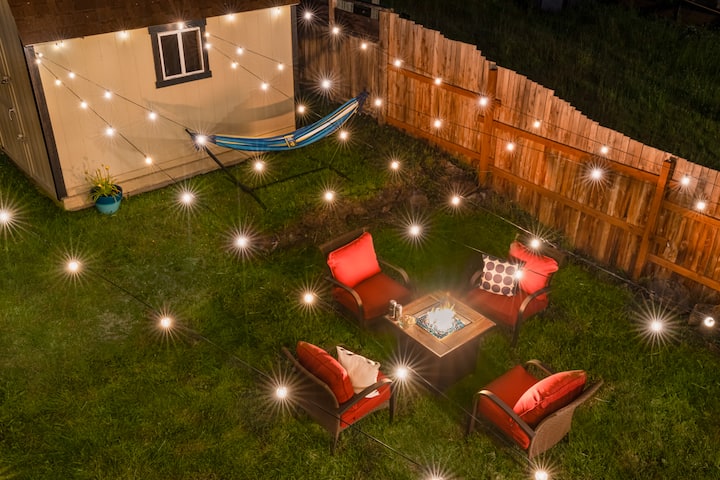 Storybook Retreat - Firepit, Cozy Window Bench - Port Angeles, WA