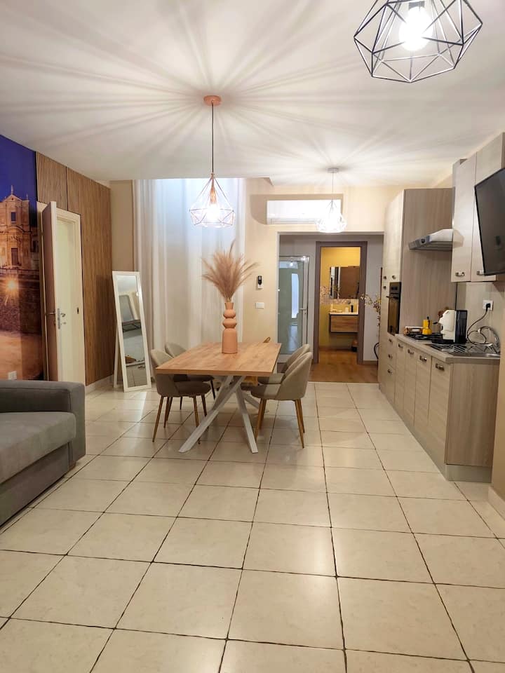 Casa Accogliente Con Garage E Giardino In Centro - Lecce