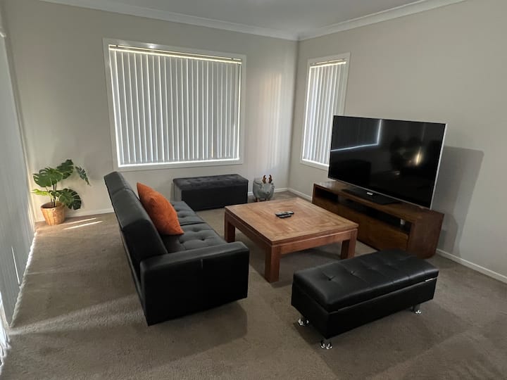 4 Bedrooms House For Whole Family - Blacktown