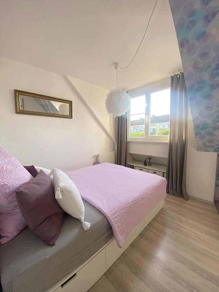 Charmantes Zimmer Mit Flair Für Frauen - Ludwigsburg