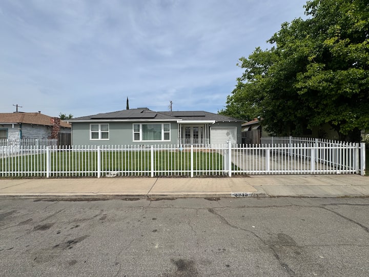 Spacious & Clean 2b/1bth W Great Access To Airport - 프레즈노