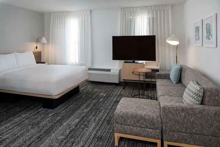 Fully-furnished Suite With Kitchen, Pet-friendly! - Arlington, VA