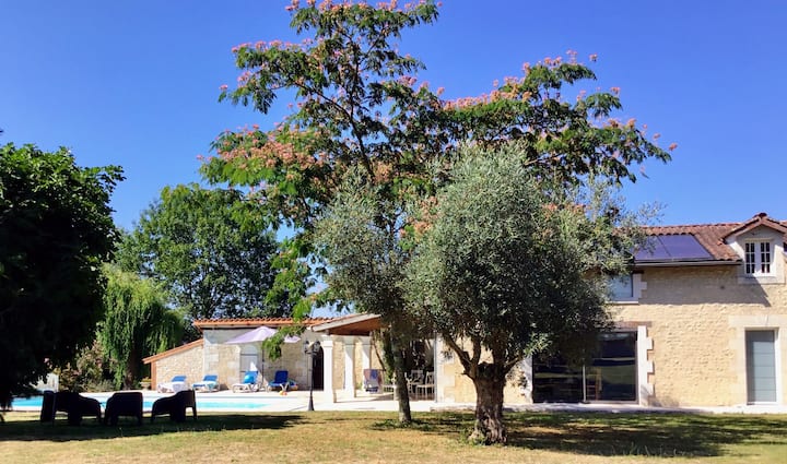 Maison De Campagne Avec Piscine (2 Chambres) - Aubeterre-sur-Dronne