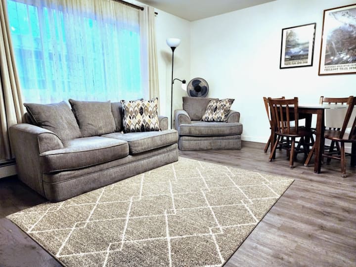 2 Bed Townhouse, 7 Min To Airport, Free Parking - Anchorage, AK