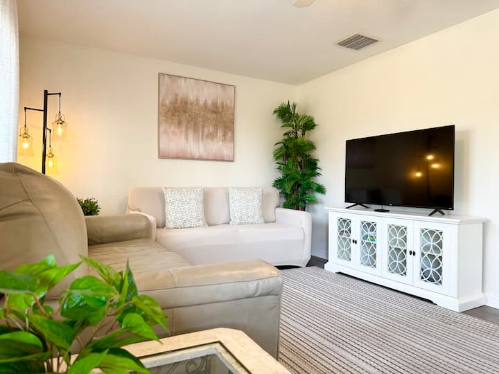 The Comfortable Place! - Englewood