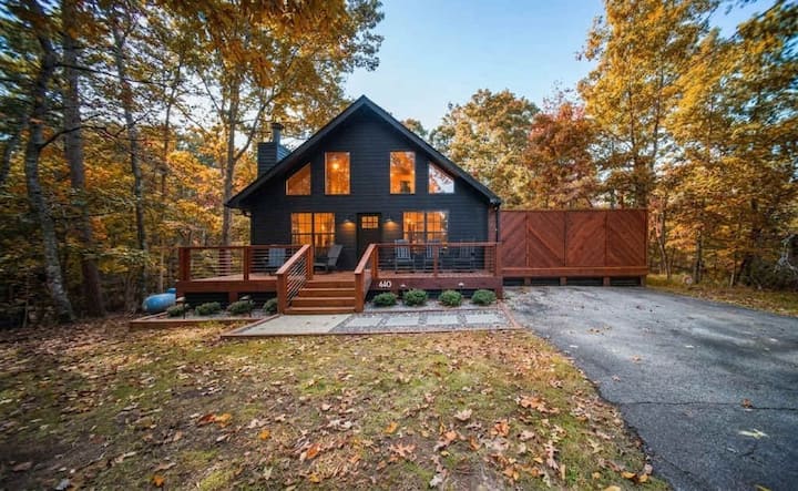 Cozy Mountain Cabin Hot Tub, Fire Pit, Hiking - Carters Lake, GA