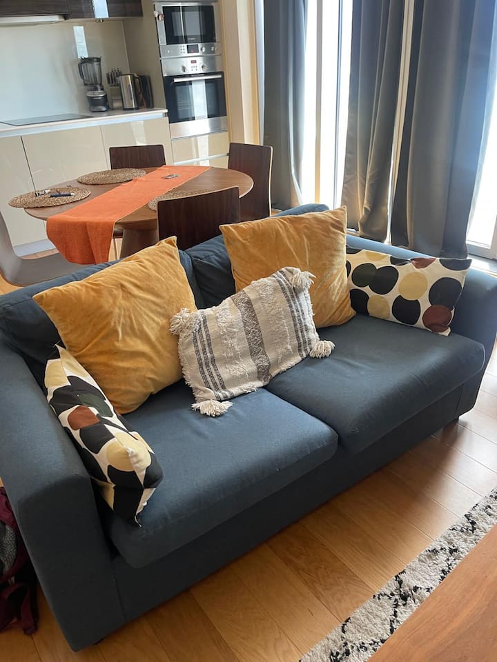 Canning Town Oasis (Near Jubliee, Expo, O2) - London City Airport (LCY)