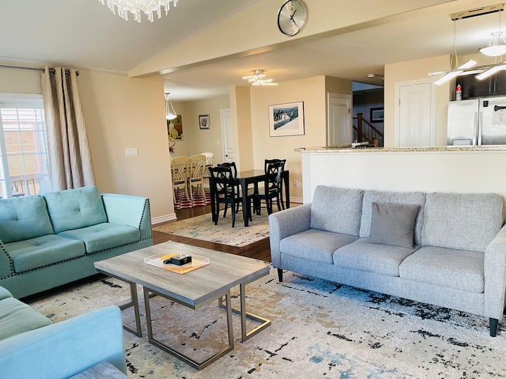 Spacious 4br+2.5 Bathrooms+fenced Yard - Kingston, Ontàrio, Canadà