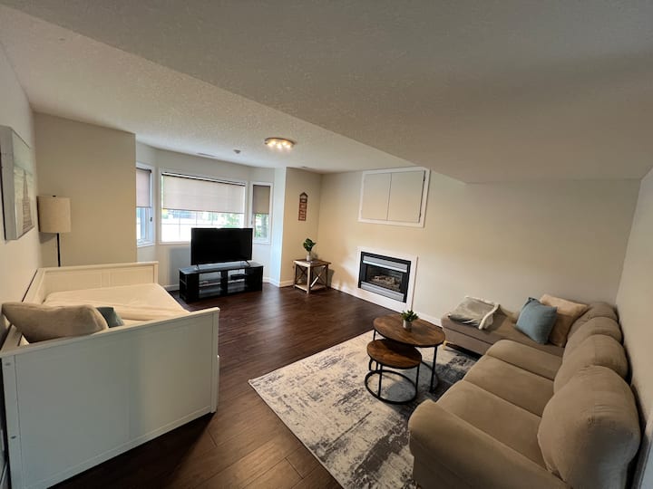 High River Vacation Rentals & Homes - Alberta, Canada | Airbnb